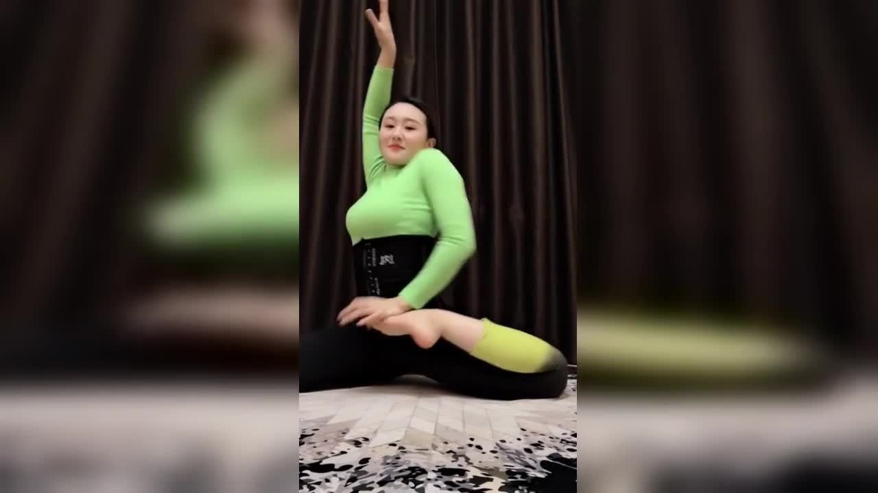 神级柔术表演,姑娘的才艺让我大开眼界!