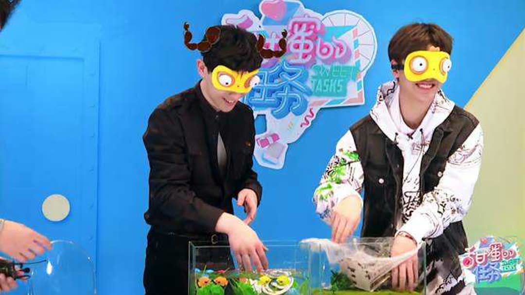 邓伦本来就害怕,黄明昊还使坏吓伦哥,看把孩子给开心的丨访谈