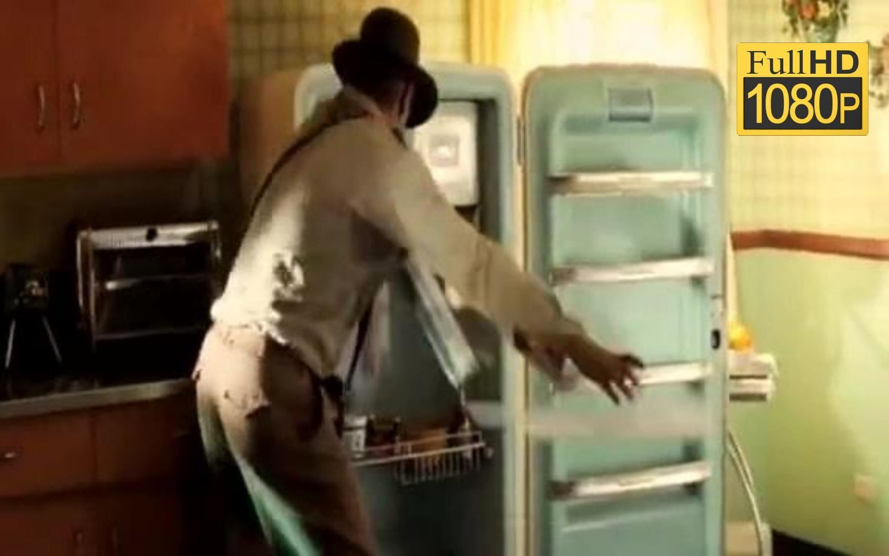 核弹爆炸,男主及时躲进冰箱,近距离观看蘑菇云