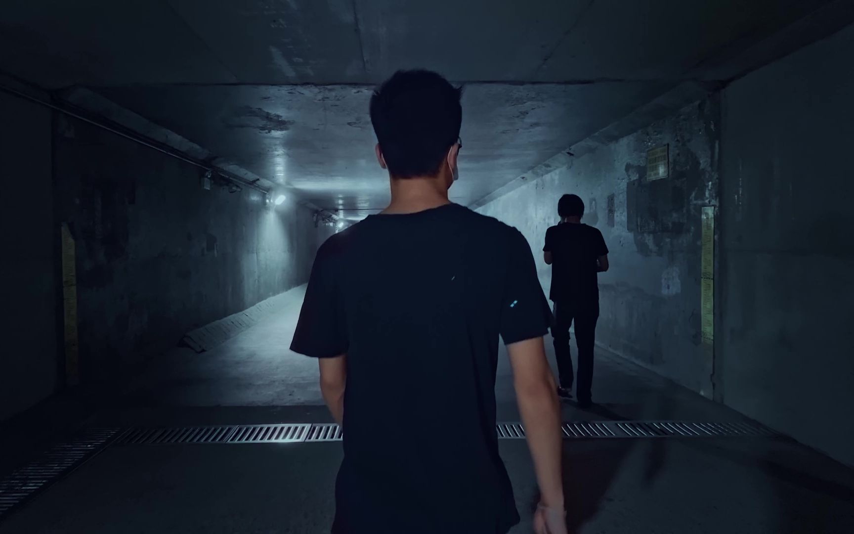 强制室友做模特,很是无奈,哈哈。粗暴调色。使用 ihpone 11 + 智云m2 ...