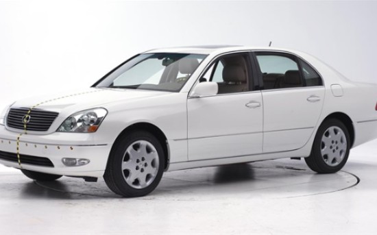 2001 雷克萨斯 LS 400 低速碰撞测试 iihs