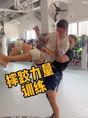 劲道刚柔并济,缠绕螺旋似游龙。