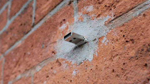 街头出现来历不明的USB接口,是干嘛用的?能连电脑吗?