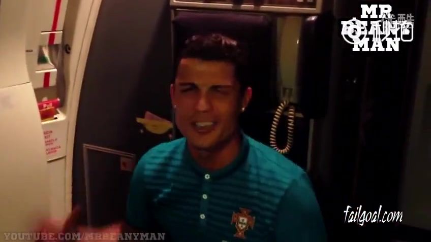 歌王还是影帝?C罗自传飙高音模仿天后蕾哈娜