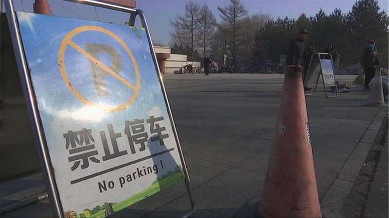 开车出门找不到停车位怎么办?交警:这样做,可以避免被贴罚单!