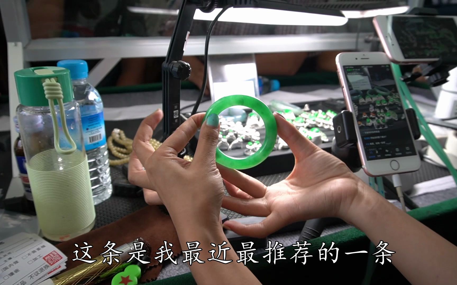 叫价2亿缅币的翡翠手镯,搭配珠链太惊艳了!多少能谈下呢?