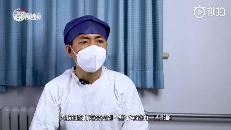 【视频记录医护深夜生死抢救画面】7月8日凌晨2时许,一名50多岁的...