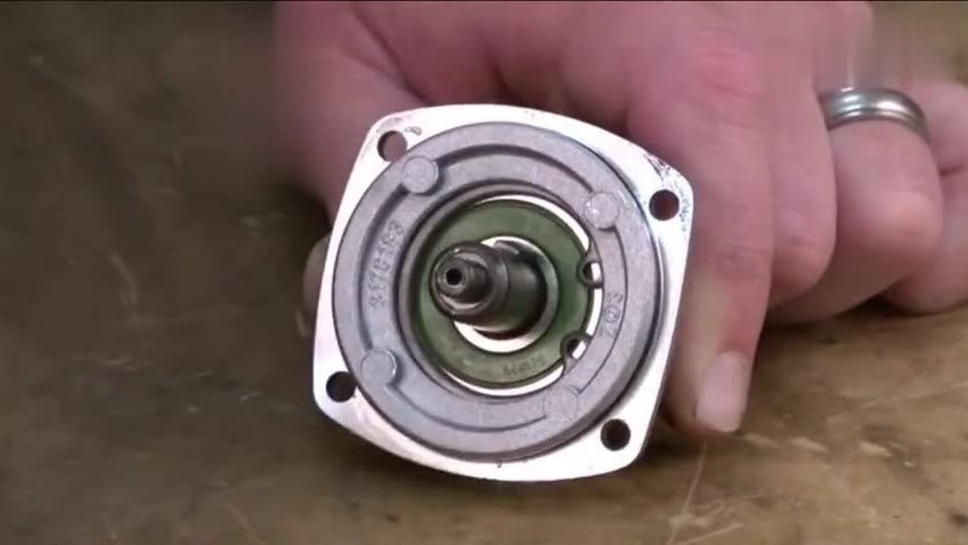 角磨机修理:如何更换齿轮,看看高手操作!