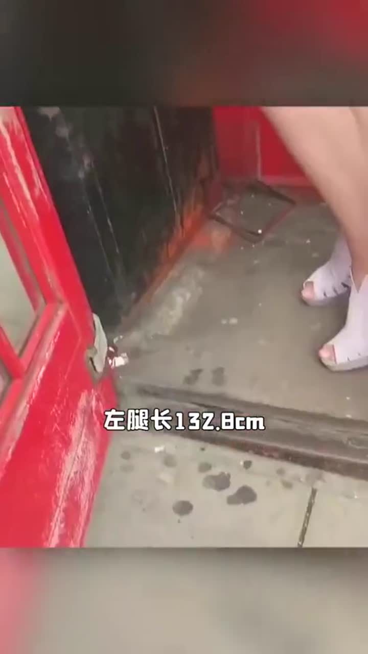 世界上最长腿模特,分分钟秒杀PS