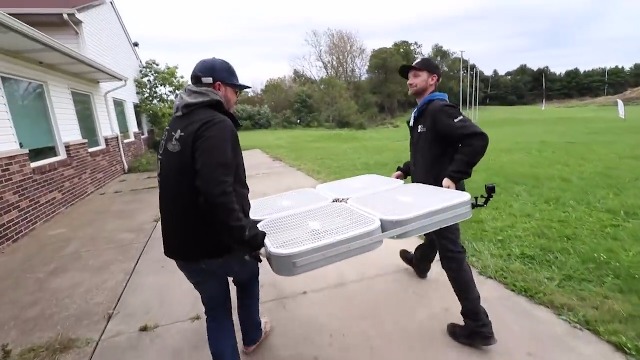 将风扇扇叶换成螺旋桨叶片,会发生什么?装上控制器变无人机