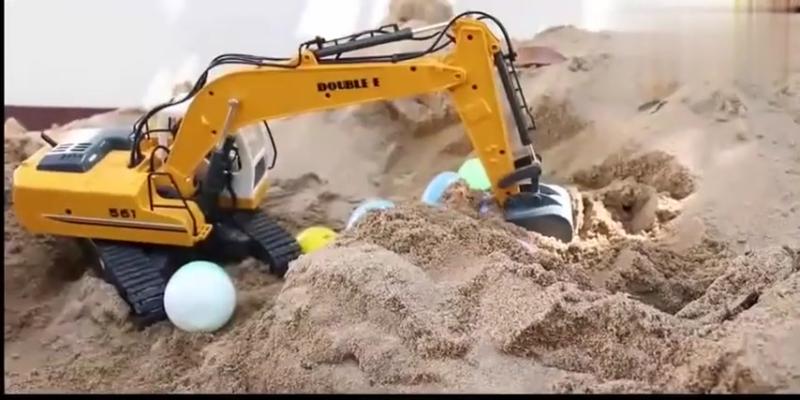 儿童挖掘机玩具车挖土机动画片挖掘机工作视频5