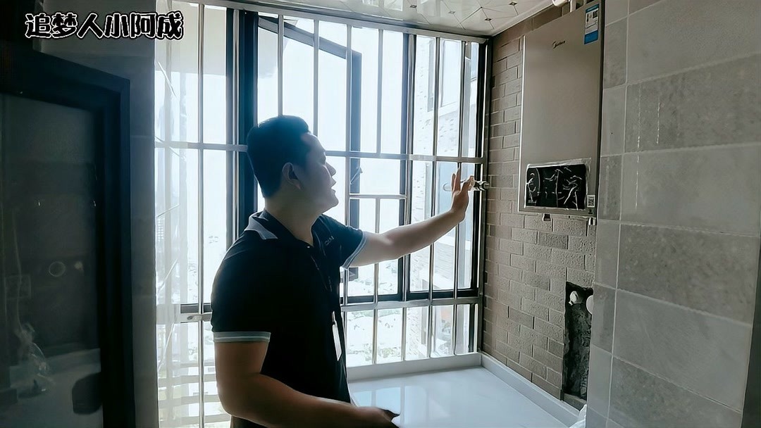热水器排烟管装不下,燃气表位置又不够,这个设计师真是够够的了