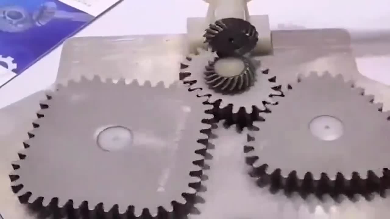 方形齿轮和三角齿轮传动工作过程,这一次长见识了