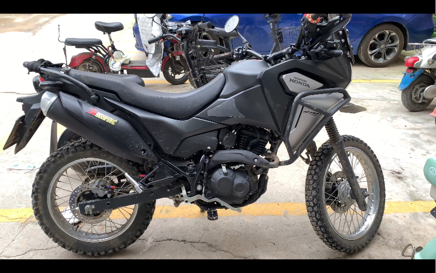 在经历了20天的自行车重装骑行后,00后小伙终于遭不住了,连夜买了...