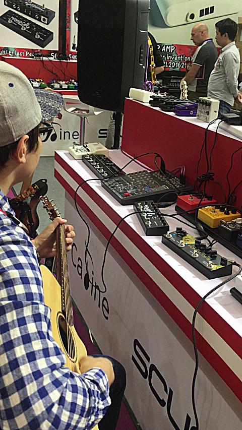 CL 民谣箱琴木吉他综合效果器 caline 上海展