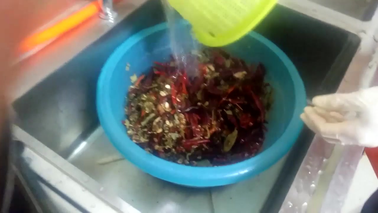 想学卤菜技术不知道苏州卤菜培训学校哪里好,大厨告诉你正确的卤水...