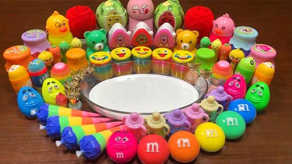 在一块柔软的无硼砂泥里,混入65种不同的材料,结果会是什么样