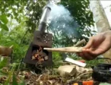 小伙丛林试用柴火炉煮咖啡, 简单实用, 特别是冬季帐篷内用于取暖