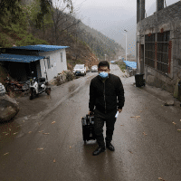 贫困山区的亮光 