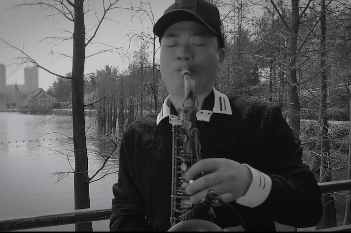 原创萨克斯抗疫歌曲《无畏》 致敬每一位勇敢无畏的逆行者