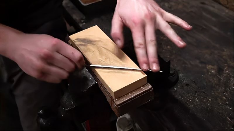 好迷你的管子钳,看这哥们能改造成什么工具