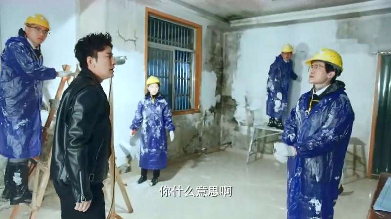 大老板急功近利要完成计划,不料发生重大事件,房屋倒塌一片废墟