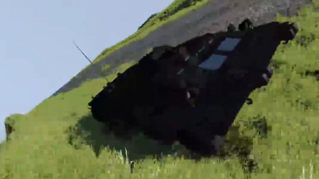 汽车实况模拟 坦克高速倒车下山