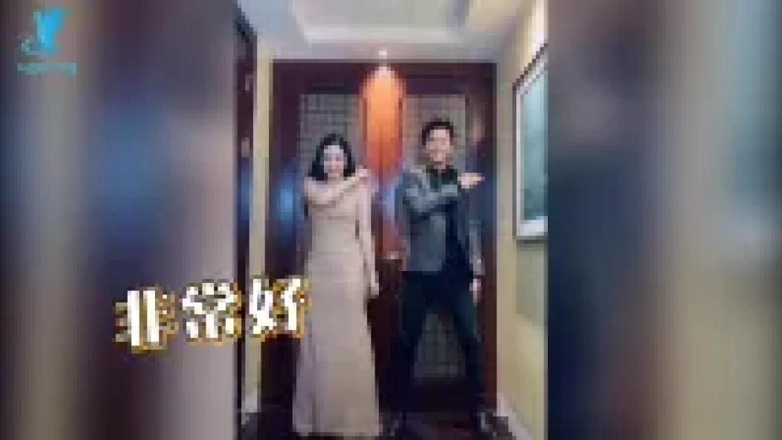 钟丽缇张伦硕活动上一起跳魔性舞蹈,夫妻动作一致默契度高超有爱