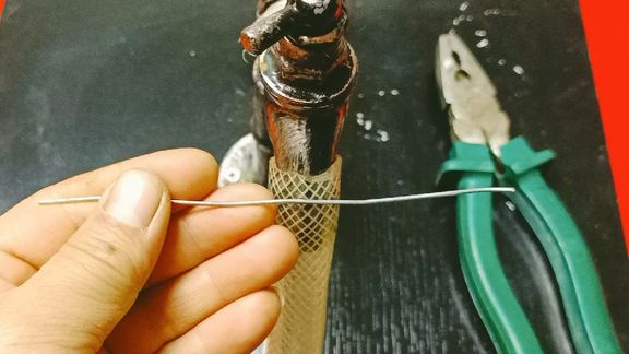 铁丝捆绑软硬管方法