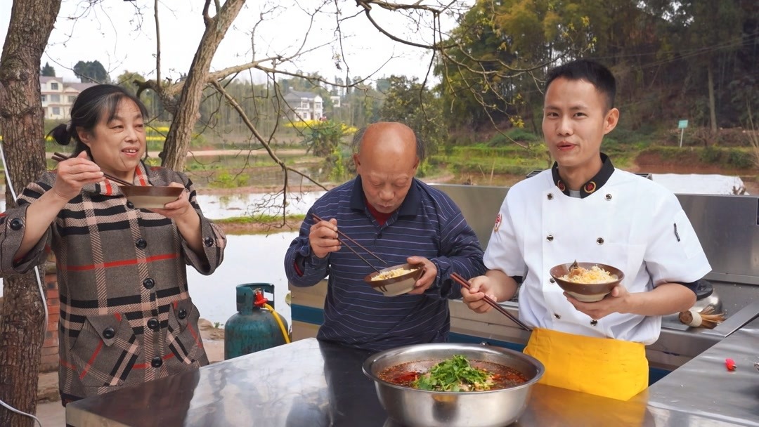 厨师长教你:“大鲤鱼的改刀”方法,简单实用很易懂,收藏了