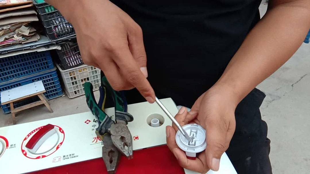 洗衣机开关坏了,几分钟修好,比买的还耐用