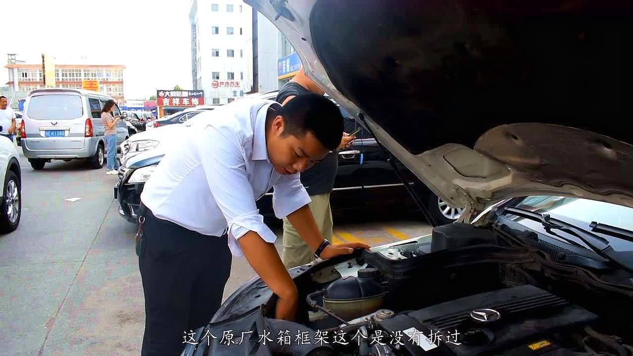 湖北车神逛二手车市场,讲解10万左右的奔驰,他说可以玩一年