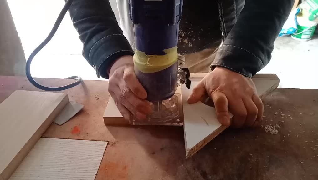 只要掌握好这几点,调试无钉眼衣柜工艺的燕尾榫刀头就容易多了