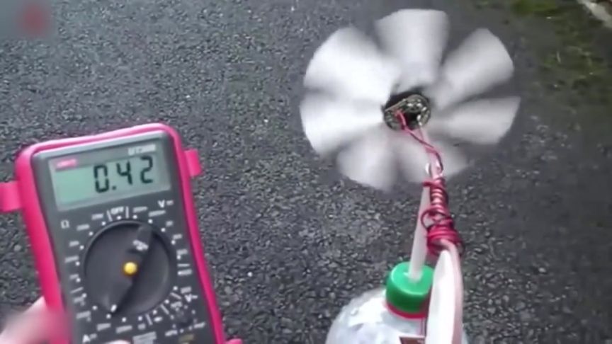 小伙自制风力发电机模型