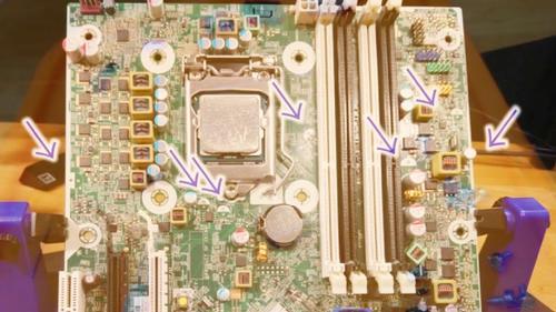 小伙嫌品牌机主板"偷工减料"太严峻,炫渣焊技将电容全补上