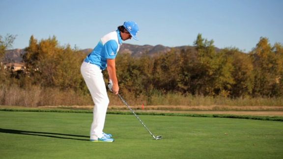 高尔夫击球设定,如何保证杆面指向目标,职业选手示范