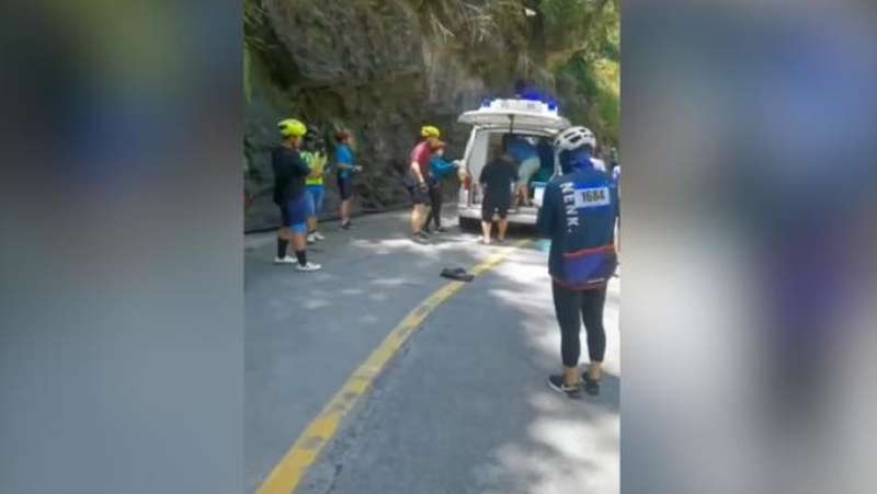 张家界自行车赛一骑手返程途中跌落死亡,相关部门已展开调查
