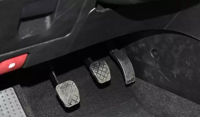 老司机教你手动挡快速起步小诀窍,这样做才能又快又稳又不顿挫!