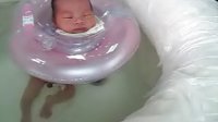 宝宝出生第二天洗澡201107