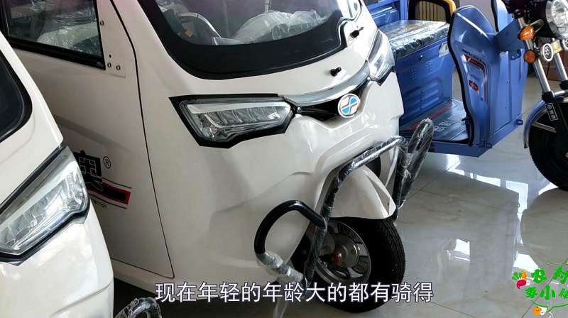 农村小伙赶集,电动车搞活动处理,价格懵了,电动小卡车5000多