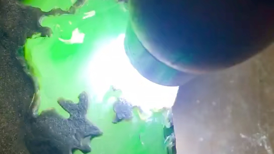 刚开窗的翡翠原石,太美了。