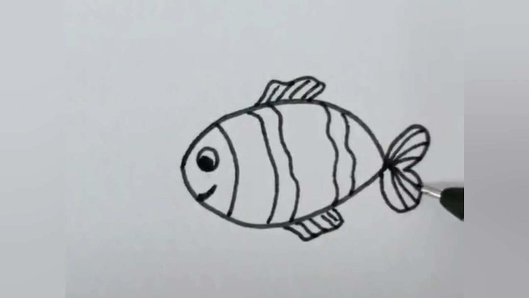 简笔画手绘画视频:画一条可爱的小鱼儿 简单有趣好玩