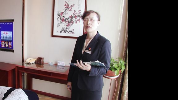 我们定期对客房的每一个角落进行除尘、清洁、杀菌、消毒。