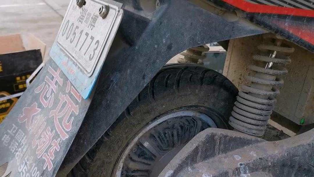 电动车有个quot;发电机″,车子没电了我们可以用它发电继续骑?