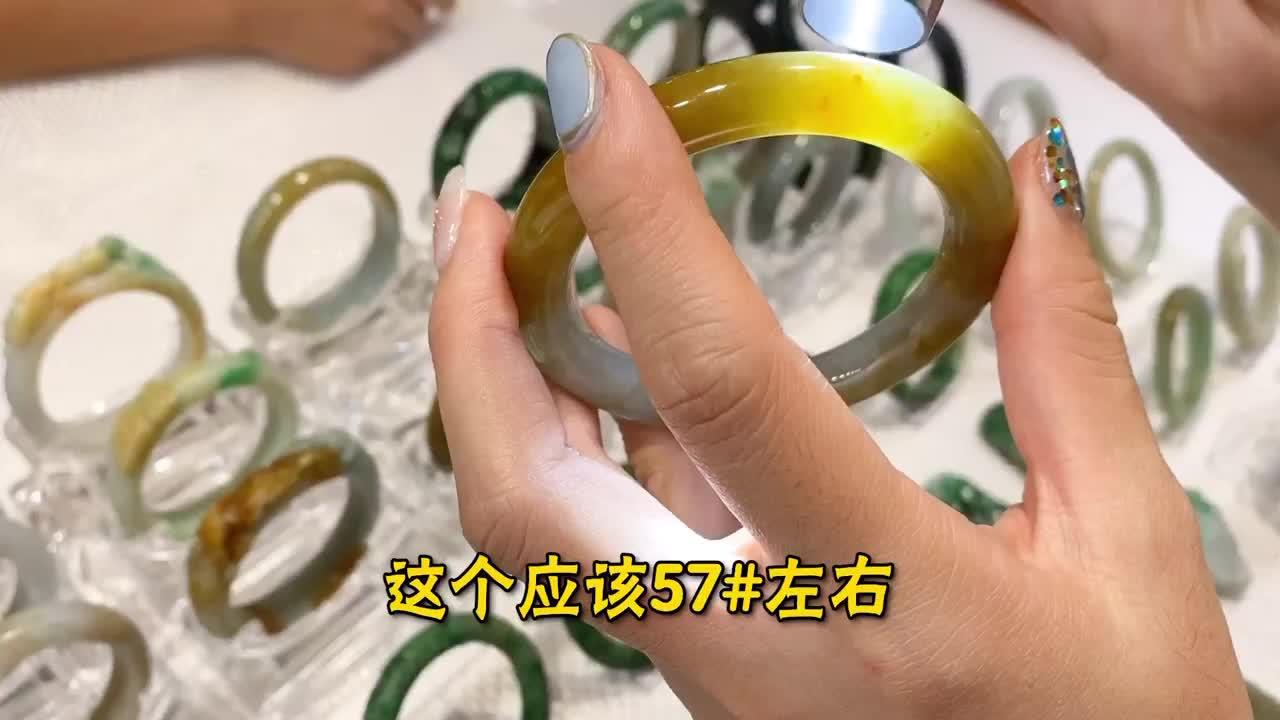 这个你懂的,这个黄翡手镯对上你的圈口没有#翡翠# #​我要上头条#