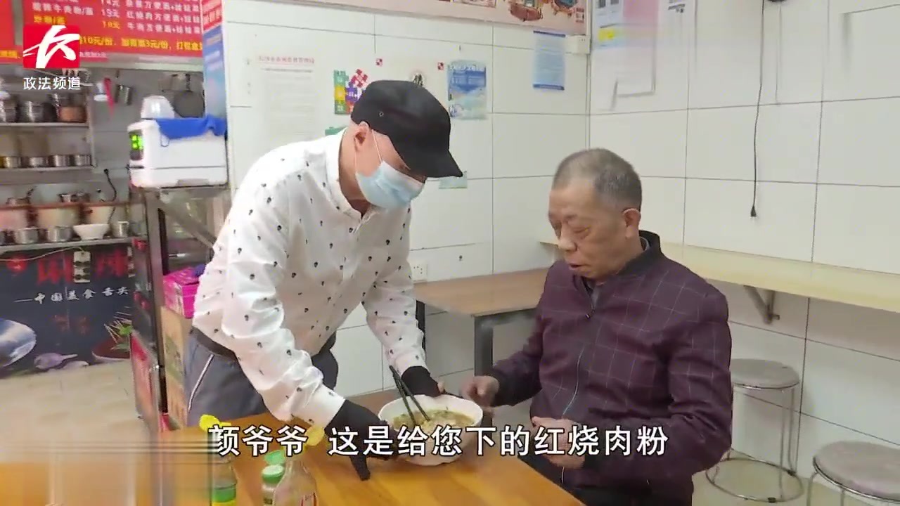 男子曾遇液化气爆炸事故,陷入困境时收获善意,开设小店传递爱心
