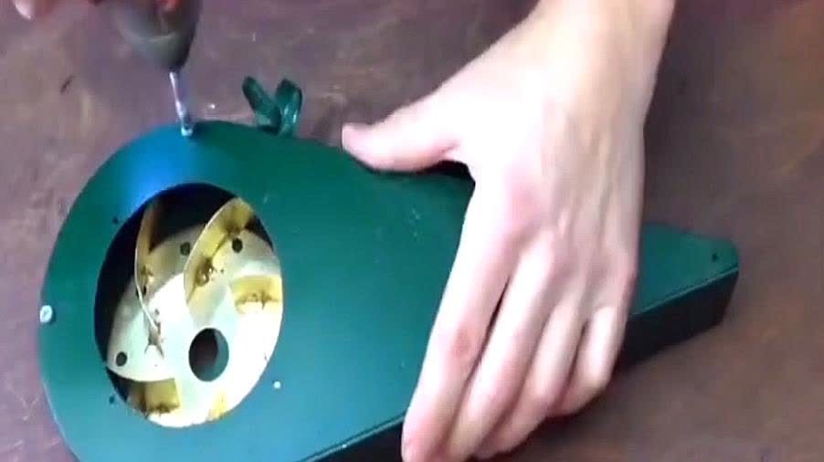 角磨机还能这样用?眼前这操作,真是让人难以置信!