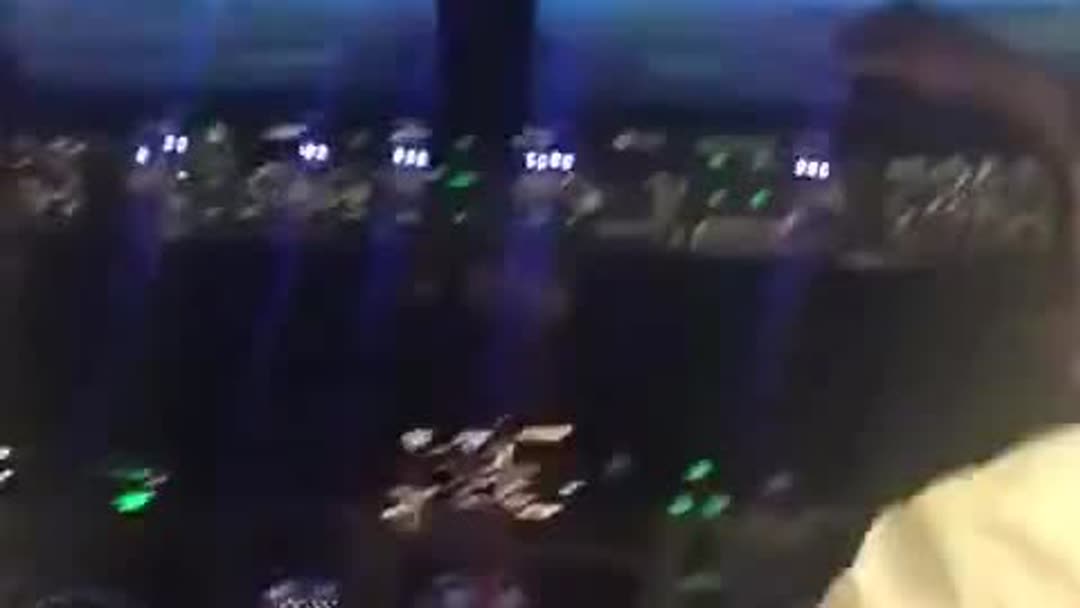 先声明 这个不是真飞机 这是波音737-800的模拟驾驶舱