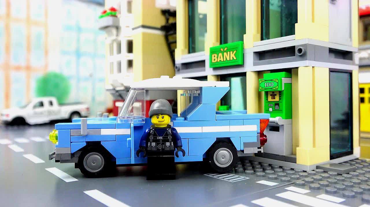 乐高定格故事:乐高警察在城镇里抓捕大坏蛋