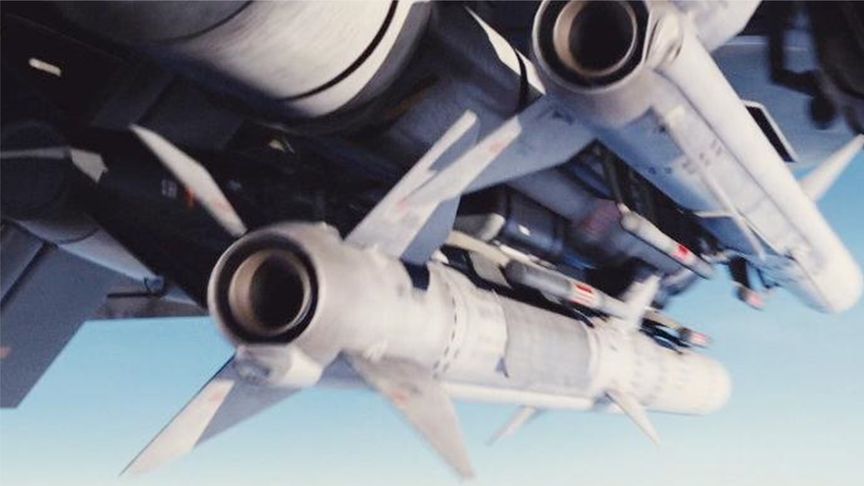 飞行:好莱坞动作片,这才叫火力覆盖,深入敌后精确制导弹无虚发